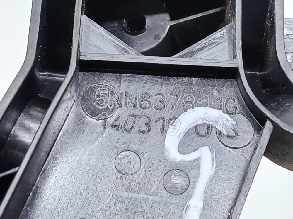 Maçaneta Traseira Esquerda Vw Tiguan 1.4 2019 5nn837811g – 5 Irmãos ...